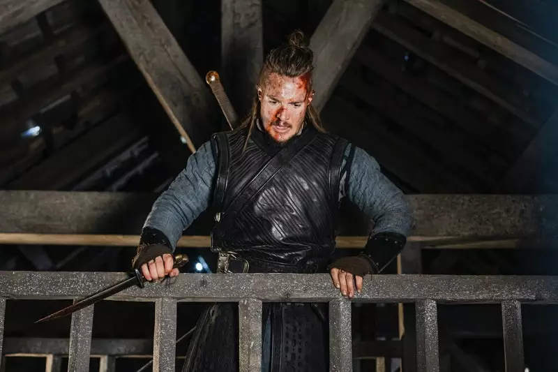 Alexander Dreymon bi Uhtred ni 'Ijọba Ikẹhin'