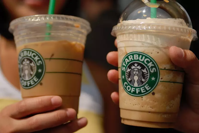 ෆ්ලොරිඩාවේ Starbucks Pay-It-Forward Chain මගින් මනුෂ්‍යත්වය පිළිබඳ ඔබේ ඇදහිල්ලෙන් ටිකක් ප්‍රතිෂ්ඨාපනය කළ හැක 25127_1