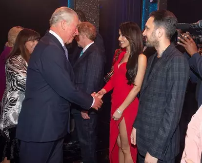 El vestido rojo que usó Cheryl en el cumpleaños del príncipe Carlos es prueba de que su regreso está bien y verdaderamente en movimiento 255117_3