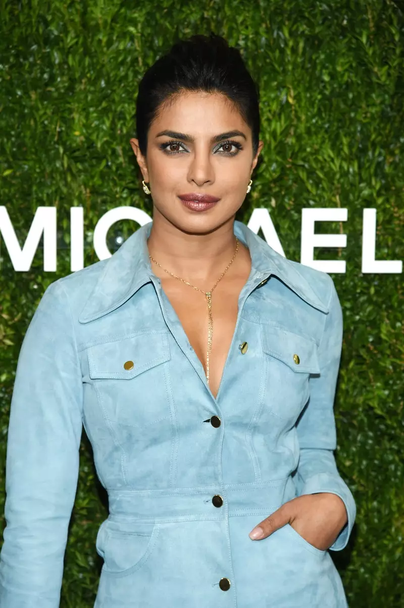 Das Hochzeitskleid von Priyanka Chopra wurde von Ralph Lauren & The Reason Why Is So Romantic entworfen 266548_1