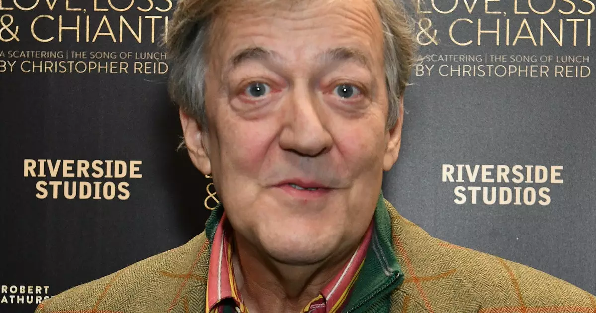 Stephen Fry åbnede op om et homofobisk angreb, der efterlod ham "Skælven