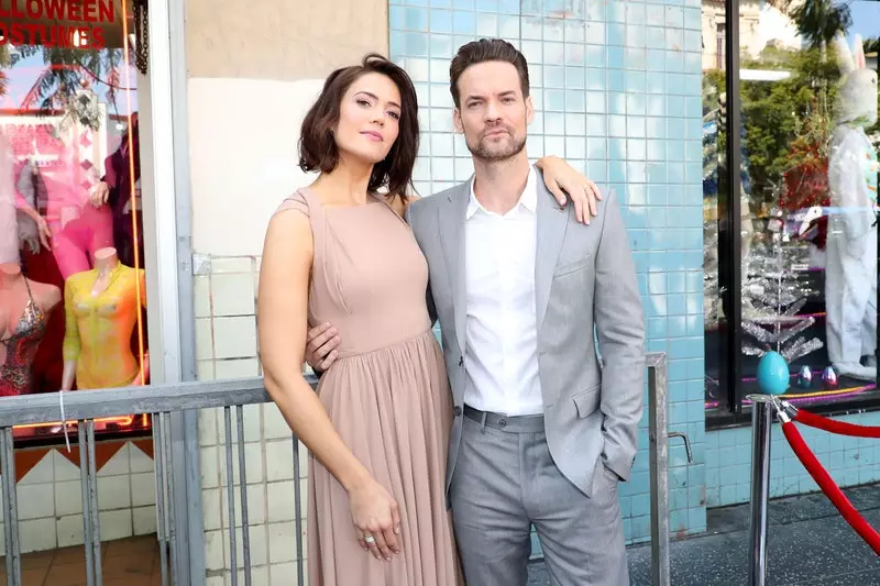 맨디 무어(Mandy Moore)와 셰인 웨스트(Shane West)는 '기억을 위한 산책' 동창회를 공유한 팬이 절대 잊지 못할 것입니다. — 사진 275309_1