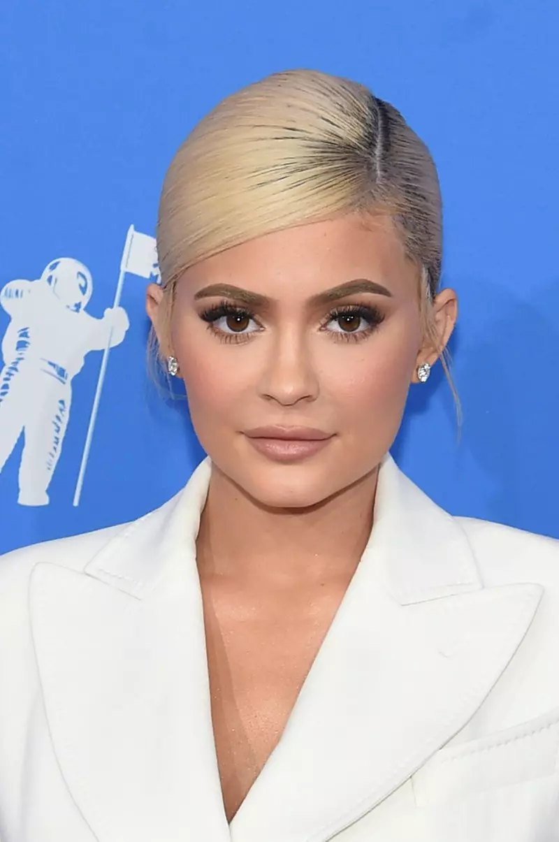 Kylie Jenner Akukondwerera Tsiku Lobadwa la Stormi M'mayambiriro Ndi Kuthawa Kodabwitsa Kwambiri kwa Tropical — PHOTOS 277085_1