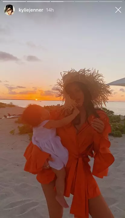 Kylie Jenner Akukondwerera Tsiku Lobadwa la Stormi M'mayambiriro Ndi Kuthawa Kodabwitsa Kwambiri kwa Tropical — PHOTOS 277085_3