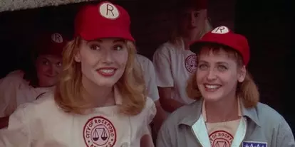 Lori Petty pẹlu Geena Davis ni Ajumọṣe ti Tiwọn.