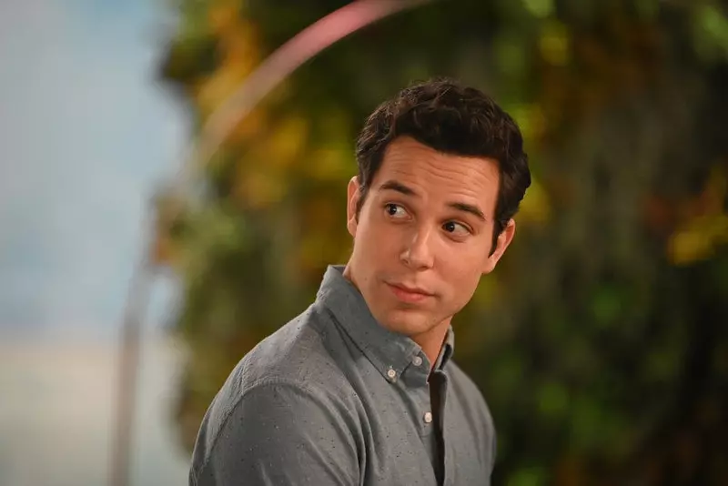 L-istilla ta' 'Zoey's Straordinary Playlist' Skylar Astin hija kompletament Team Max