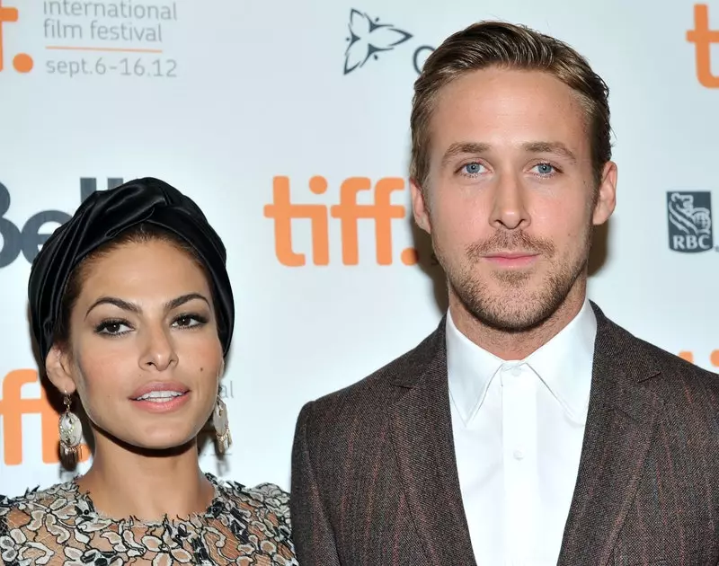 Mengapa Ryan Gosling & Eva Mendes Memberi Nama Bayi Mereka Esmeralda Amada? Inilah Alasan Mengapa Anak Perempuan Mereka Mungkin Memiliki Nama Unik — LAPORAN 30761_1