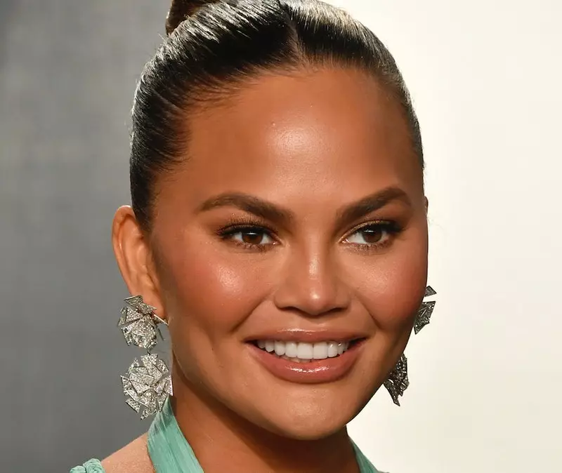 Chrissy Teigen na alfombra vermella