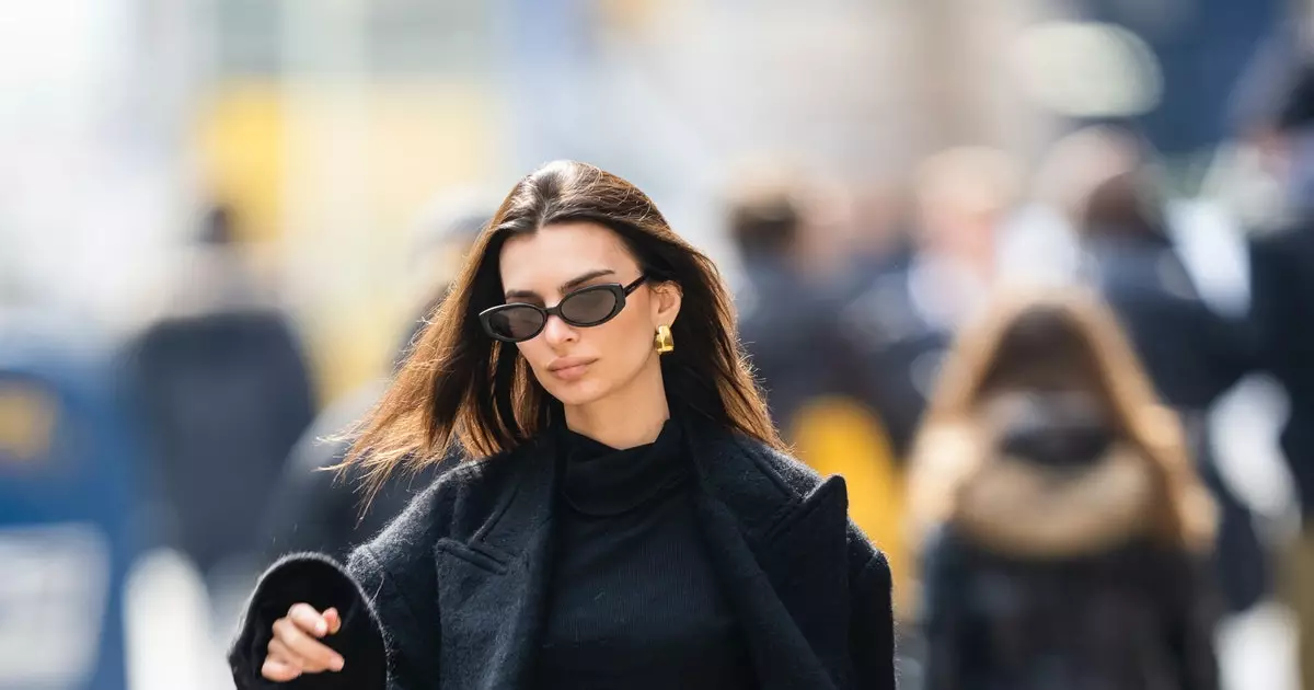 Hailey Bieber, Bella Hadid i Emily Ratajkowski opsjednute su kargo pantalonama iz 90-ih