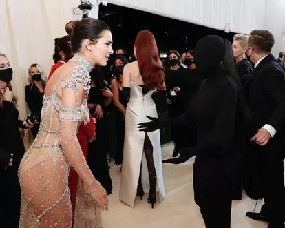 NEW YORK, NEW YORK - 13. SEPTEMBER: Kendall Jenner og Kim Kardashian West deltager i The 2021 Met Gala C...