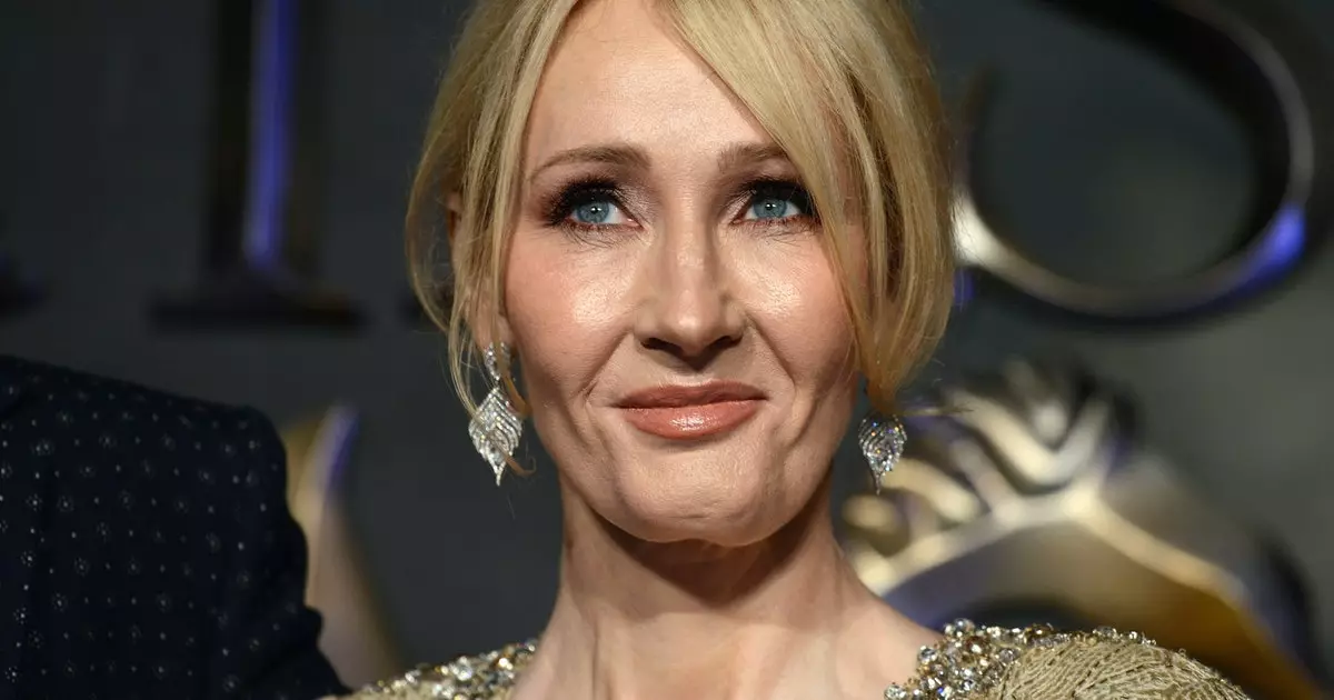 J.Kට දැන් කියපු මේ ජනප්‍රිය පුද්ගලයාට Twitter එකගයි. Rowling To