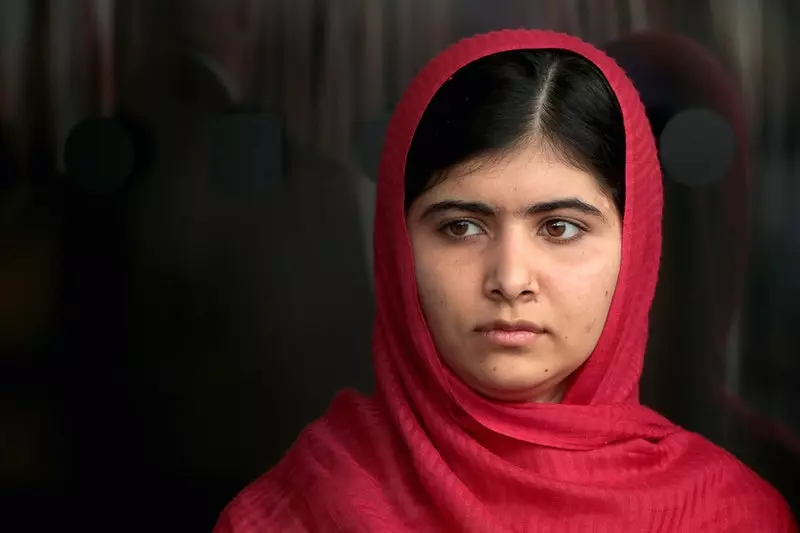 Pakistan's Private Schools Ban Malala's Book 339837_1