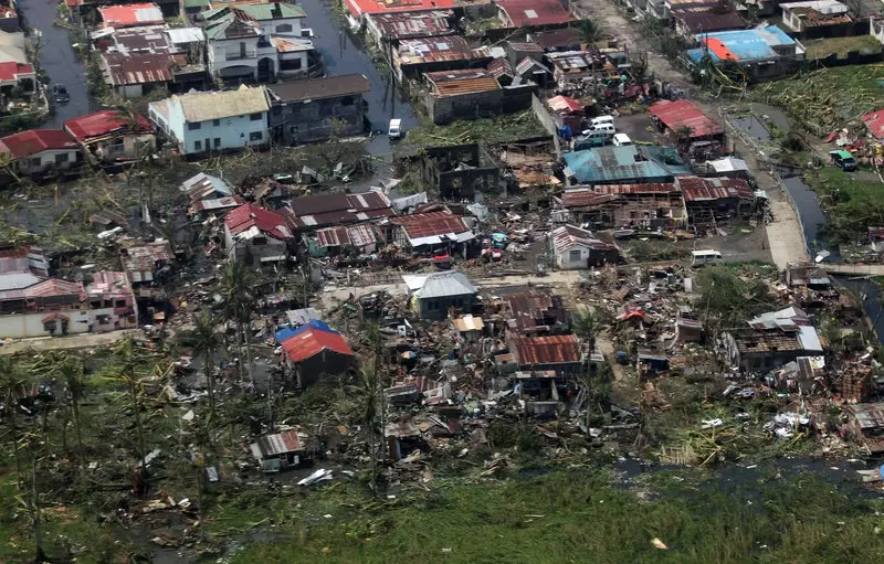 ໄຕ້ຝຸ່ນ Haiyan ອາດຈະເຮັດໃຫ້ຜູ້ເສຍຊີວິດສູງເຖິງ 10,000 ຄົນໃນຟີລິບປິນ 339847_1