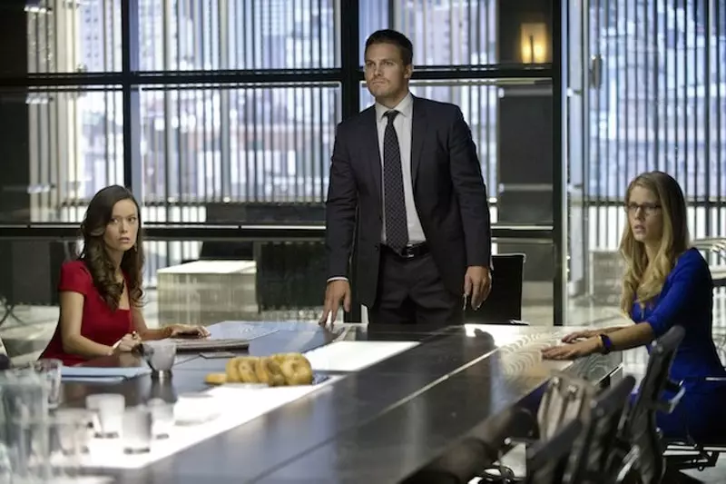 'Arrow' Season 2 Premiere: Oliver Abwerera Kwawo 344014_1