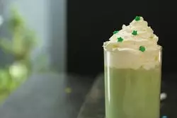 Nola Egin Shamrock Shake Etxean San Patrizio Egunerako