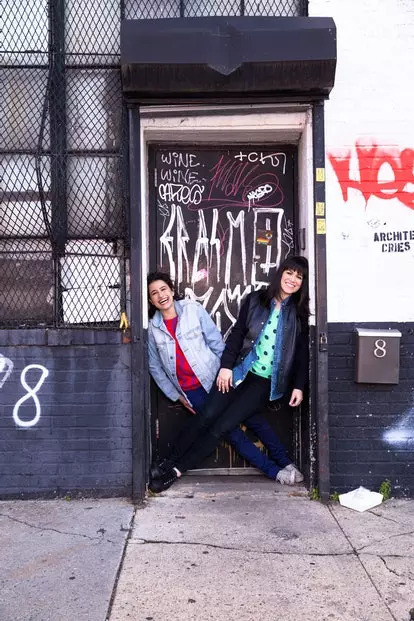 'Broad City' Phần 2 vẫn giữ được điều kỳ diệu của phần 1 và cho phép căn phòng anh hùng của chúng ta phát triển 348308_2