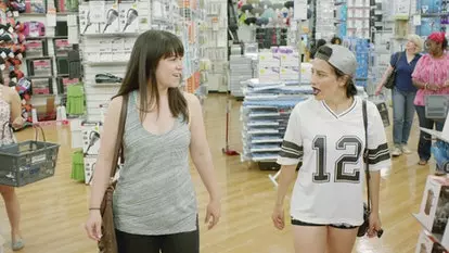 'Broad City' Phần 2 vẫn giữ được điều kỳ diệu của phần 1 và cho phép căn phòng anh hùng của chúng ta phát triển 348308_5