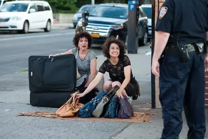 'Broad City' Phần 2 vẫn giữ được điều kỳ diệu của phần 1 và cho phép căn phòng anh hùng của chúng ta phát triển 348308_6