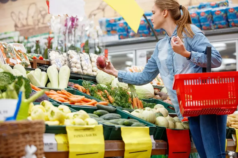 Kādi pārtikas produkti izjauc jūsu pH līdzsvaru un īslaicīgi liek jūsu vagonam slikti smaržot? Eksperti nosver.