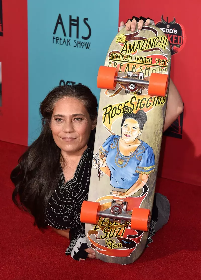 Igralka, ki igra breznogo Suzi v 'AHS: Freak Show' (aka Rose Siggins), je televizijska novinka 36956_1