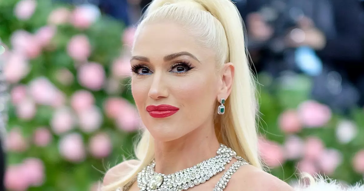 Lintlafatso tsena tsa Gwen Stefani 2019 li bontša hore o phathahane joalo ka mehleng