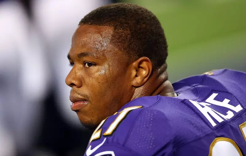 Ray Rice Apambana Apilo Yoyimitsidwa Potsutsana ndi NFL, Tsopano Woyenerera Kusaina Ndi Gulu Lililonse 38141_1