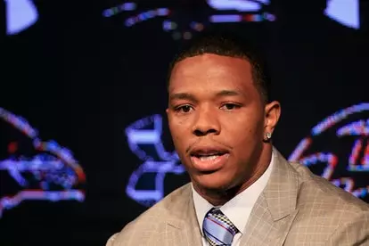 Ray Rice Apambana Apilo Yoyimitsidwa Potsutsana ndi NFL, Tsopano Woyenerera Kusaina Ndi Gulu Lililonse 38141_3