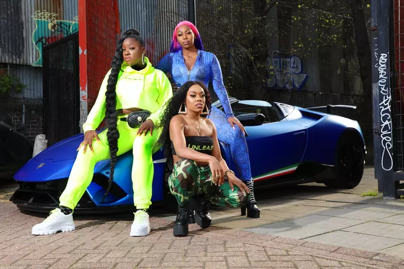 Ms Banks၊ Lady Leshurr နှင့် Lioness နှင့် PrettyLittleThing တို့၏ ပူးပေါင်းဆောင်ရွက်မှုသည် သင်၏နွေရာသီ 2019 ခုနှစ် ဗီရိုကို စီထားသည် 3860_1