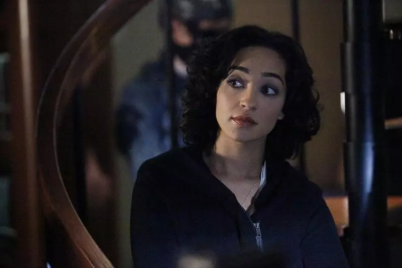 Kio Fariĝis Raina Sur 'Agents Of S.H.I.E.L.D.'? Ŝiaj Transformaj Punktoj Al Multoblaj Mirindaj Karakteroj 38960_1