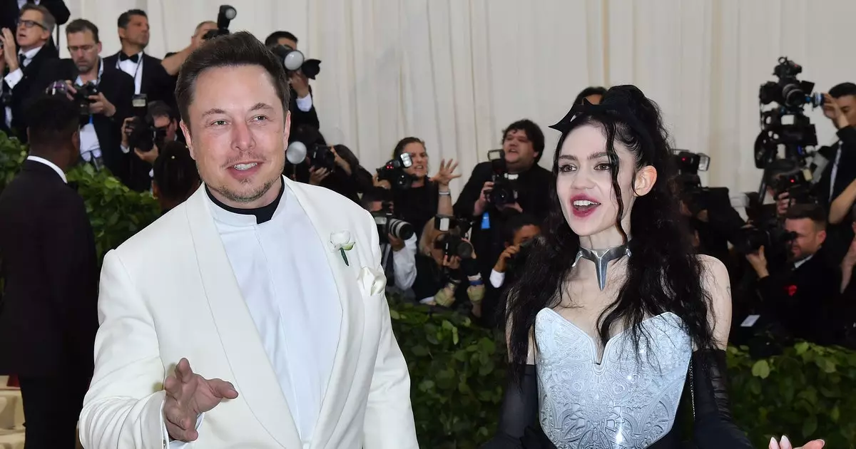 Otu esi akpọ X Æ A-12, dị ka Grimes & Elon Musk si kwuo