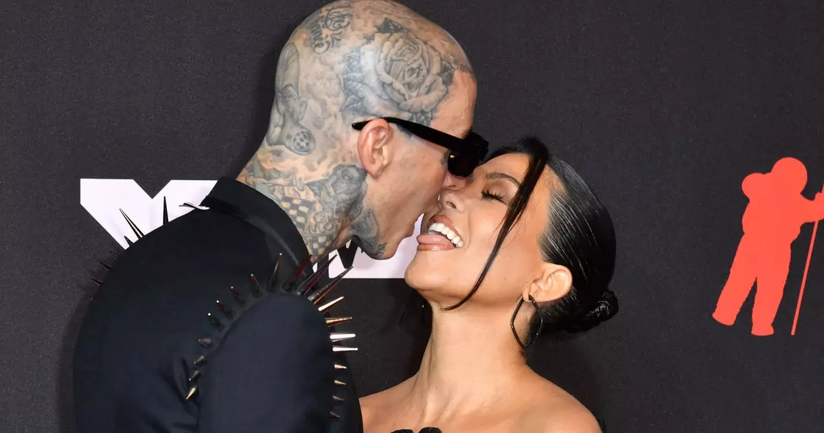 Travis Barker 可能已经透露了他和 Kourtney Kardashian 将给他们未来的孩子起什么名字