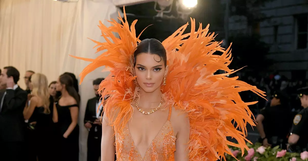 Kendall Jenner iyo Ben Simmons ayaa laga yaabaa inay kala qaybsamaan, sida ay sheegayaan wararkan cusub