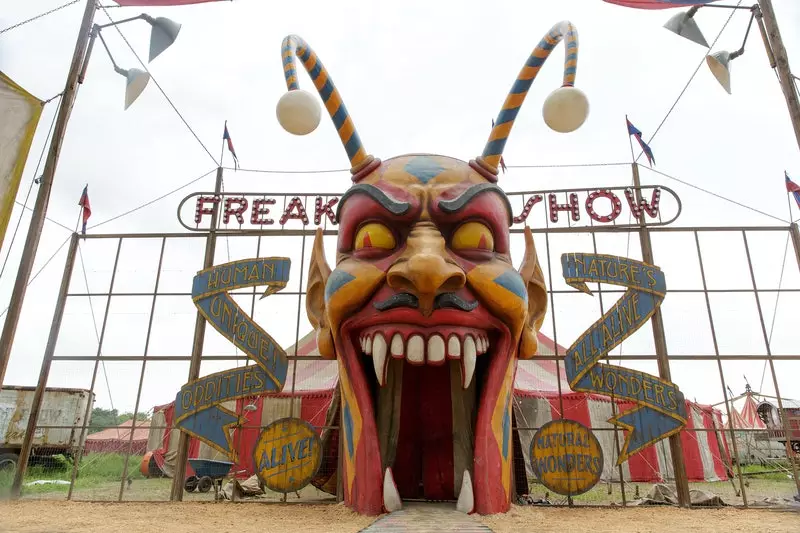 11 câu hỏi 'AHS: Freak Show' Cần trả lời khi nó quay trở lại sau kỳ nghỉ đông ... hoặc khác 40442_1