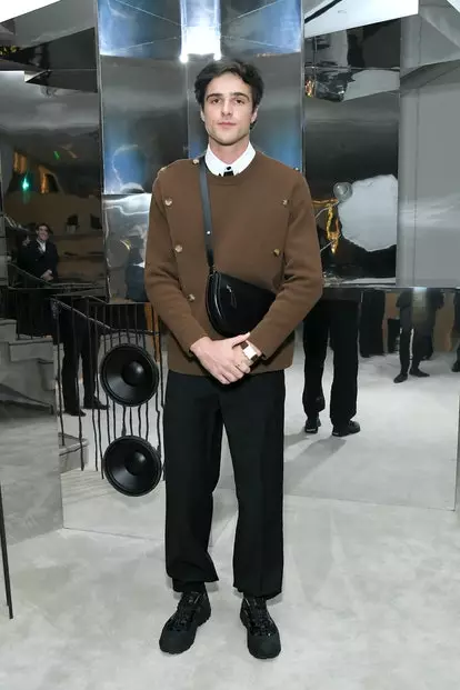 Jacob Elordi di Acara Burberry di Beverly Hills.