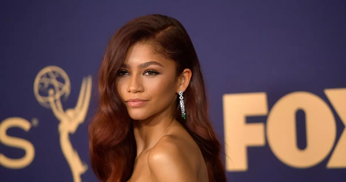 Yn The 2019 Emmys, Dim ond Un Uchafbwynt Ei Golwg oedd Gwallt Coch Zendaya