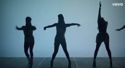 18 moments du nouveau clip vidéo de Fifth Harmony qui vous frapperont comme un 41572_13