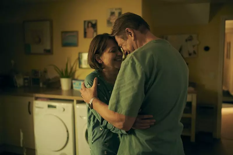 ئېمما (NICOLA WALKER) ۋە Ian (SEAN BEAN) BBC نىڭ «نىكاھى» دا.