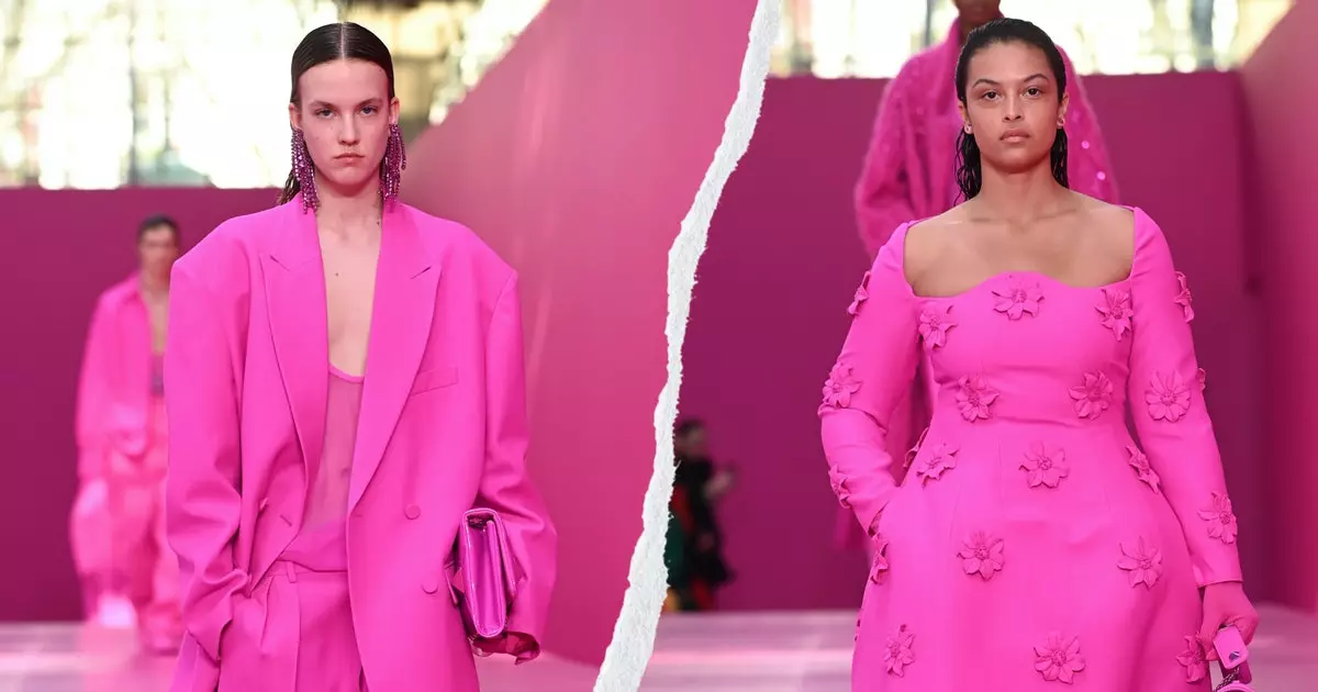 Valentino prezintă o colecție în întregime roz în nuanța fuchsia preferată a lui Kim Kardashian