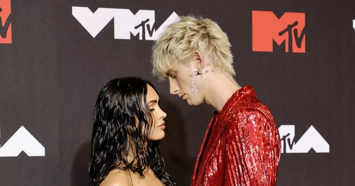 Machine Gun Kelly Alimtaja kwa Ajali Megan Fox Kama Wake