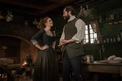 Brianna a Roger, a arhosodd yn y gorffennol yn Nhymor 5 'Outlander'.