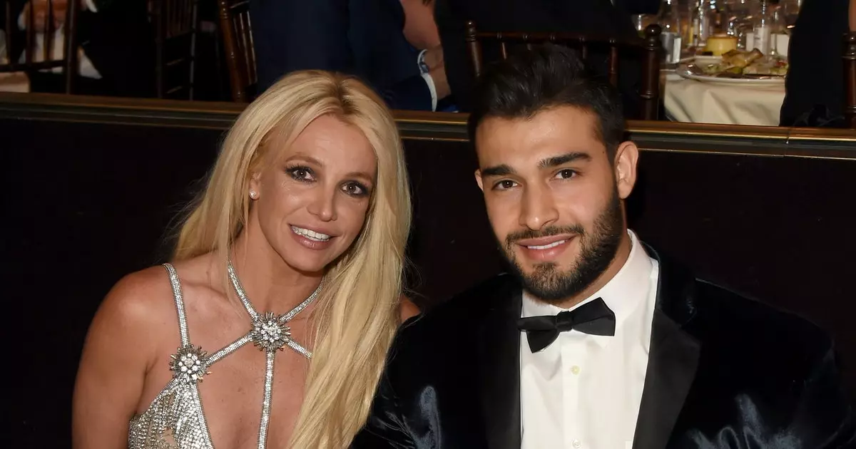 Britney Spears & Sam Asghari Nîşanek Din Dikin Ku Ew Dikarin Zewicî bin