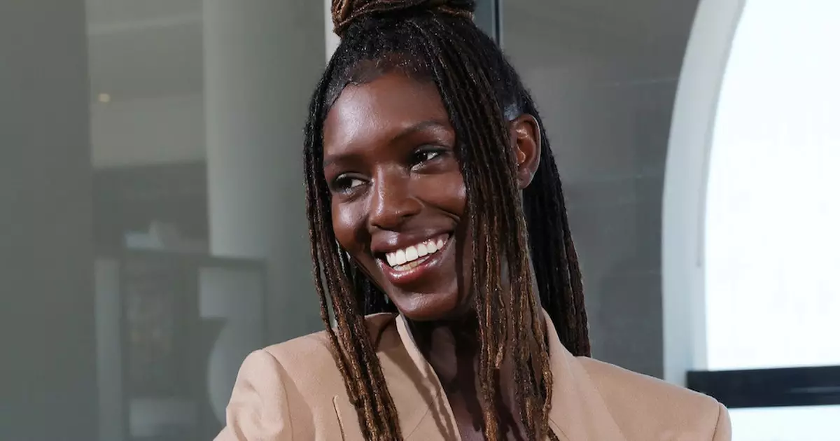 Jodie Turner-Smith divorciouse do Tribunal de Opinión Pública