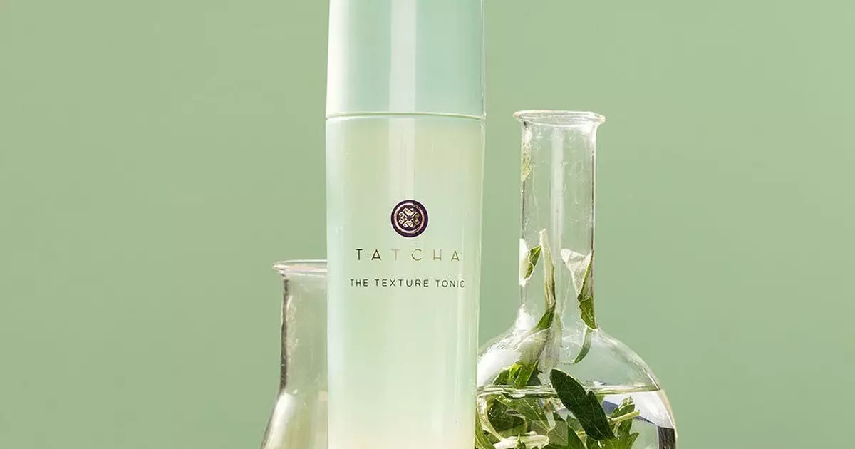 Tatcha's Texture Tonic менин гормоналдык безеткинин үстүнөн кереметтерди жаратат