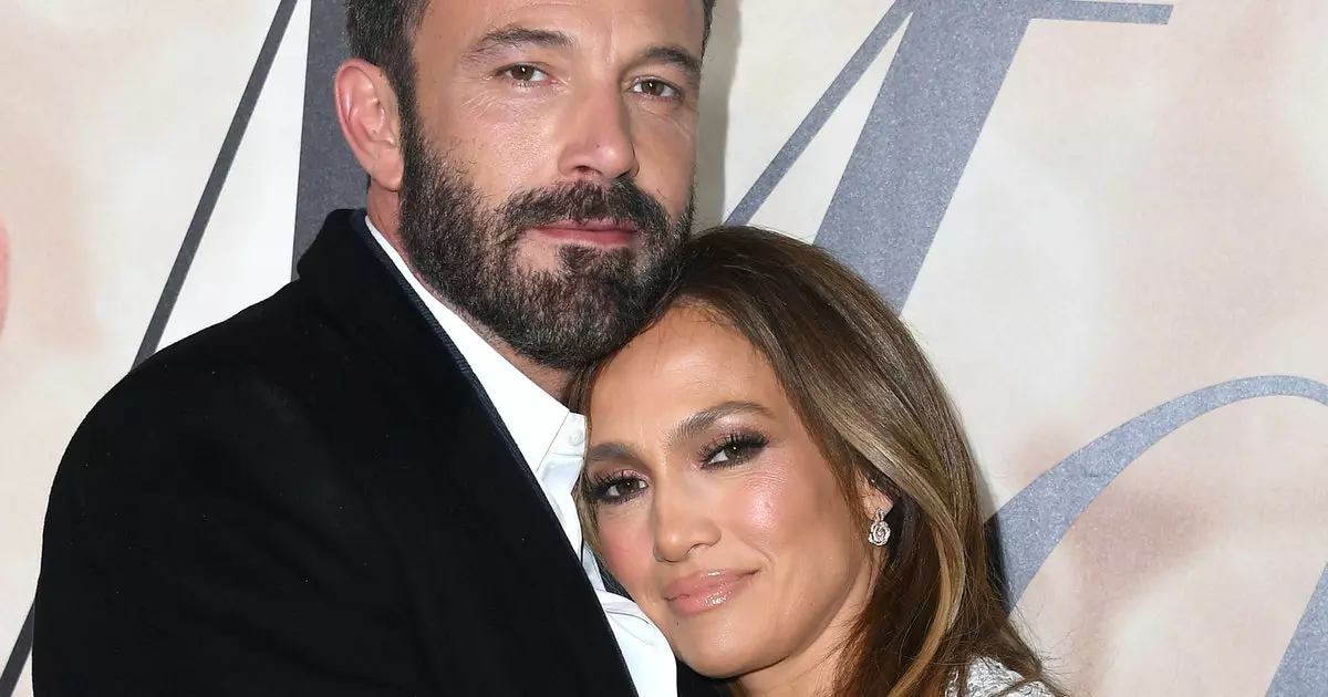 Ben Affleck waxa uu ku leeyahay muuqaal jilicsan oo muusik ah "i guurso" Jennifer Lopez ee cusub