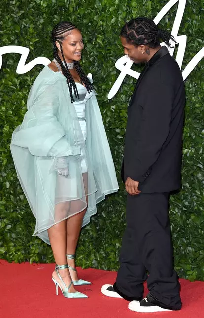 Rihanna และ A$AP Rocky เข้าร่วมงาน The Fashion Awards ในปี 2019