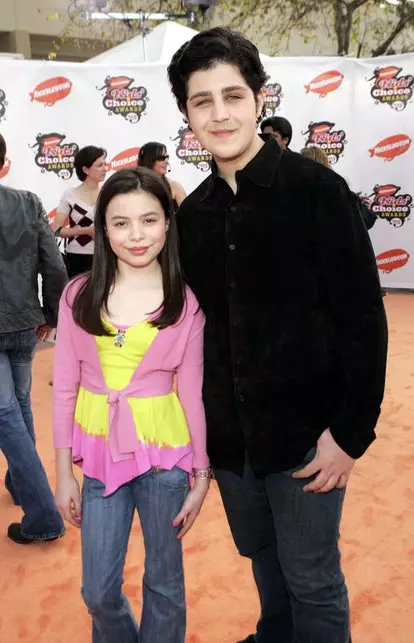 Miranda Cosgrove kwuru na Josh Peck nwere ike ịpụta dị ka ọbịa na Oge 2 nke 'iCarly.' (Foto nke KMazur/Wir...