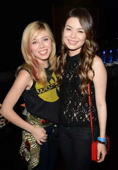 Jennette McCurdy ahọrọla ịghara ịghaghachi ọrụ Sam Puckett na ntugharị 'iCarly' Paramount +. Foto...