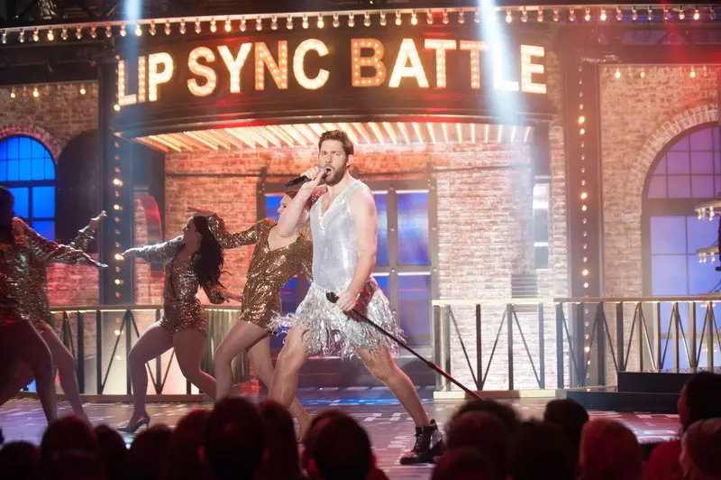 Làm thế nào mà 'Lip Sync Battle' lại có được những vị khách nổi tiếng như vậy? Nó không làm tổn thương rằng John Krasinski đã tạo ra chương trình 62190_1