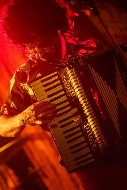 WEIRD Hakkında Bilinmesi Gereken Her Şey: Daniel Radcliffe'in Başrolde Olduğu Al Yankovic Hikayesi. Fotoğraf S'nin izniyle...