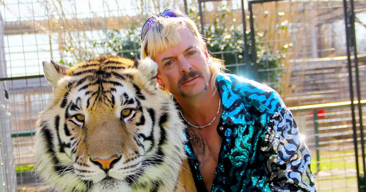 Stair Chasta Teaghlaigh Joe Exotic, Mínithe